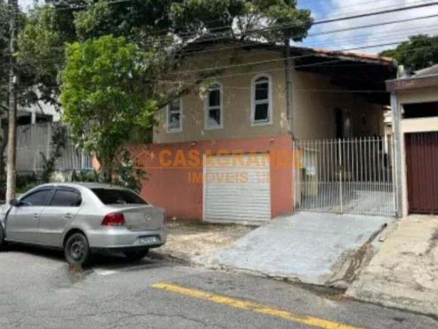 Casa com Edícula a venda 03 quartos 120m² no Jardim Satélite SJC