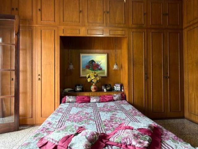 Casa com Edícula a venda