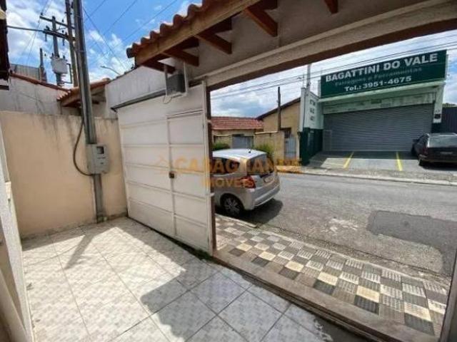 Casa com Edícula à Venda no Centro de Jacareí/SP