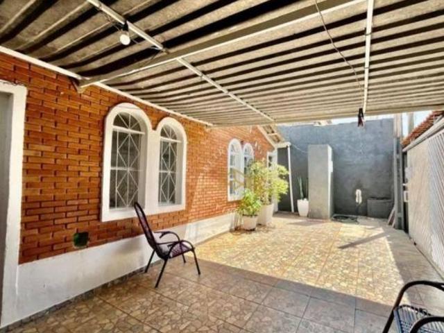 CASA COM EDÍCULA À VENDA PRÓXIMA DO SHOPPING DOM PEDRO