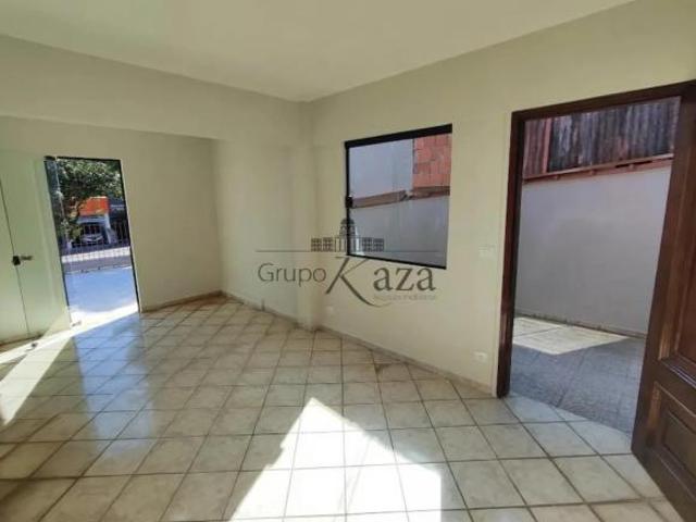 Casa com Edícula Bosque dos Eucaliptos 3 Dormitórios 275m²