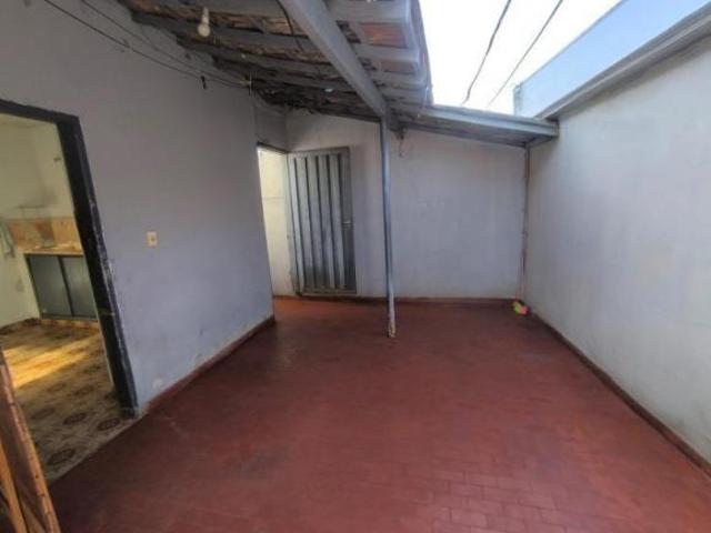 CASA COM EDICULA CAMPOS ELISEOS