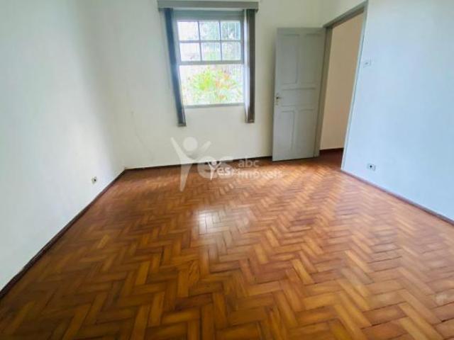 Casa com Edícula, com 3 quartos sendo 1 suíte, quintal, 3 vagas, Vila Floresta