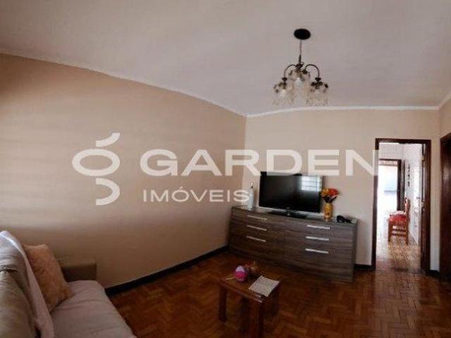 CASA COM EDÍCULA COMPLETA EM TERRENO INTEIRO