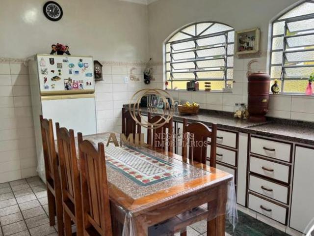 Casa com Edícula de 4 Quartos e 3 Vagas no Jardim Nova Detroit São José dos Campos SP! Agende sua