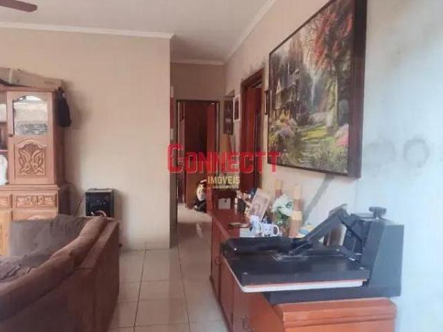 CASA COM EDÍCULA E CHURRASQUEIRA À VENDA EM RIBEIRÃO PRETO 2 QUARTOS, 2 VAGAS E QUINTAL AMPLO