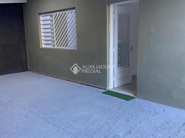 Casa com edícula e salão
