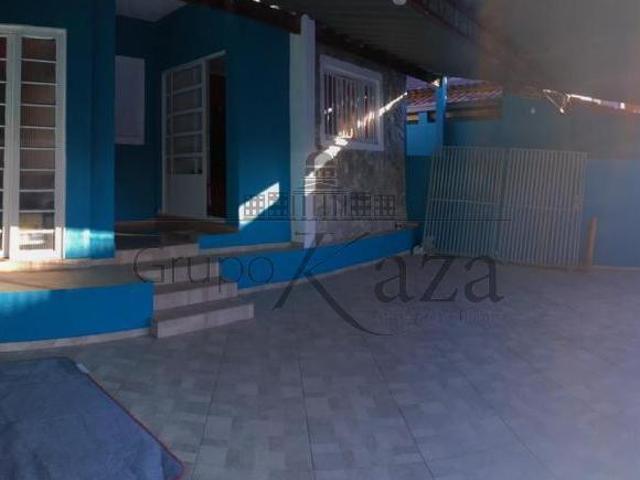 Casa com Edícula e Ponto Comercial Jardim Santa Inês I 3 Dormitórios 300m²