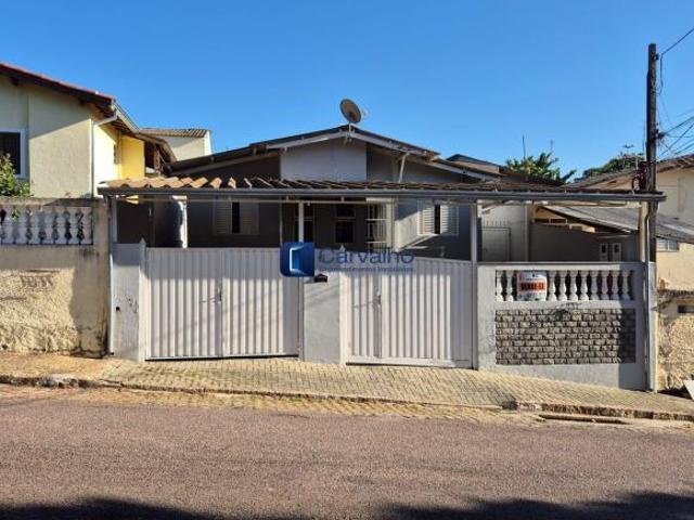 Casa com Edícula em bairro tradicional, próximo ao Centro da cidade!