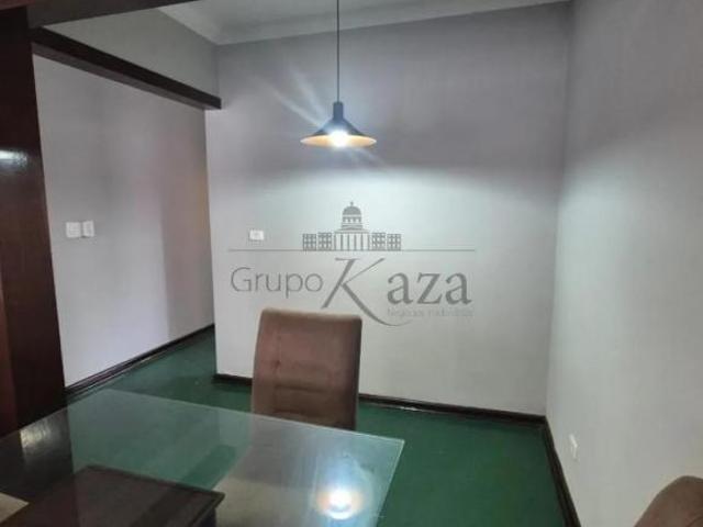 Casa com edícula Jardim Terras de São João 4 Dormitórios 229m²