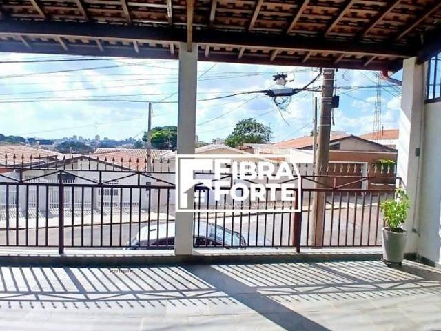 Casa com Edicula Jardim dos Oliveiras, 3 quartos com 1 suíte e aquecedor a gás !