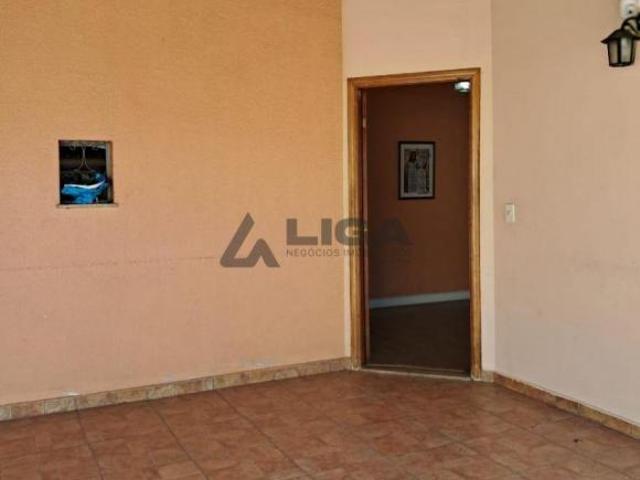 Casa com Edícula, Quintal Amplo e Espaço para Toda a Família