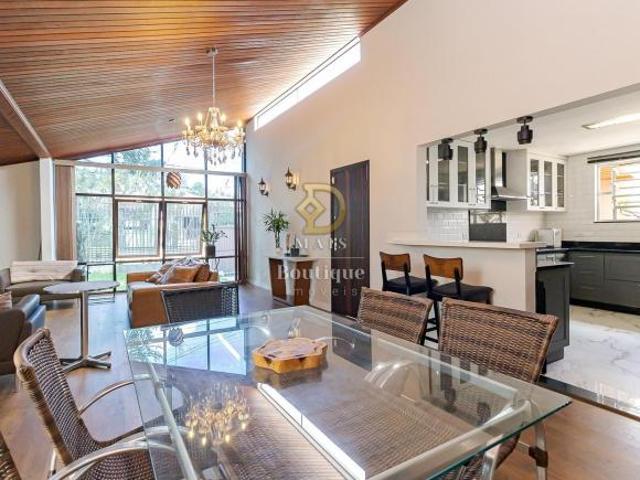 CASA COM EDÍCULA REFORMADA E ELEGANTE À VENDA NO S