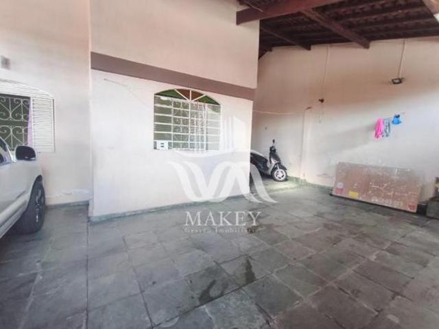 Casa com edícula sobrado com varanda bairro Dic I aceita permuta