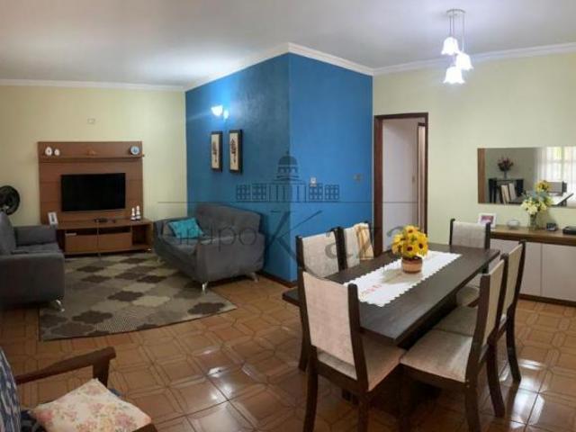 Casa com Edicula terreno inteiro