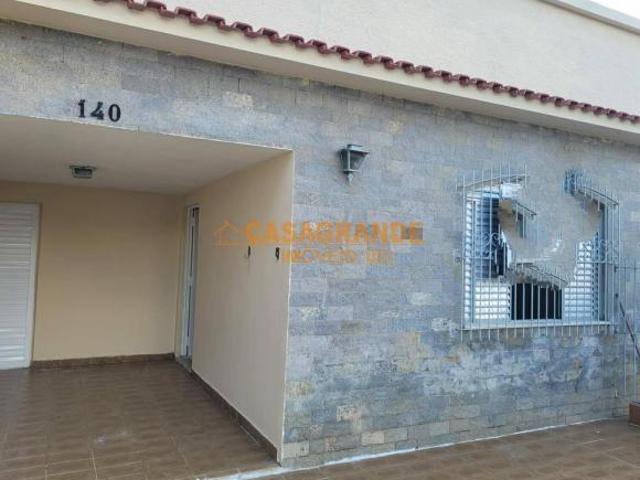 Casa com Edícula 160m² no Vila Tatetuba SJC