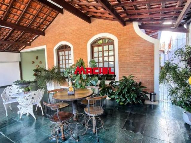Casa com Edícula 299 m² 3 dorm. Bosque dos Eucaliptos