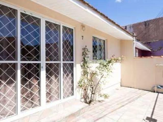Casa com edícula