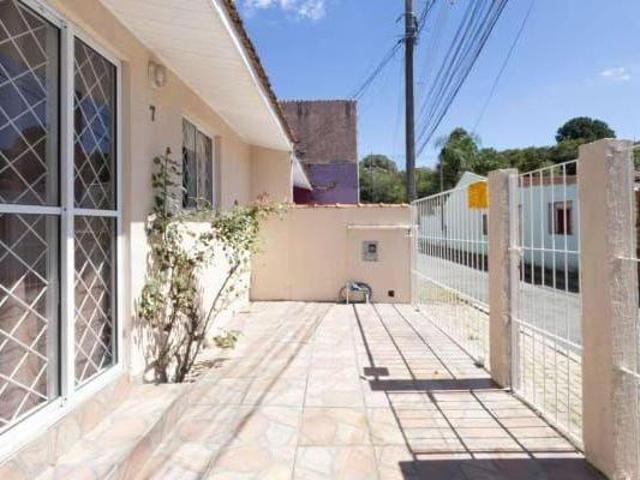 Casa com edícula