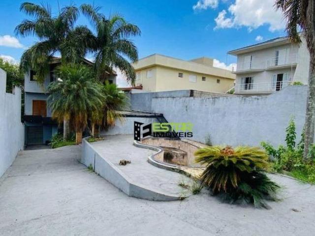Casa com edificação a ser concluída com piscina e próxima a Lucas!