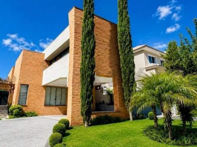 Casa com Elevador Interno, 4 Dormitórios, Área Gourmet e Jacuzzi Aquecida