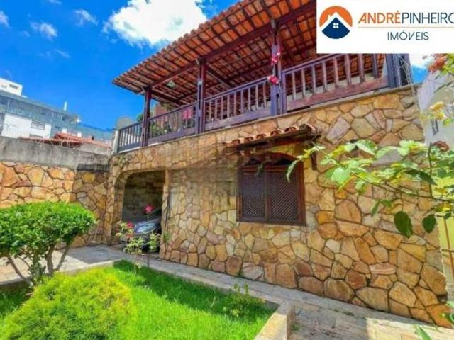 Casa com entrada independente e lote de 324m² à venda no bairro Liberdade Região da Pampulha