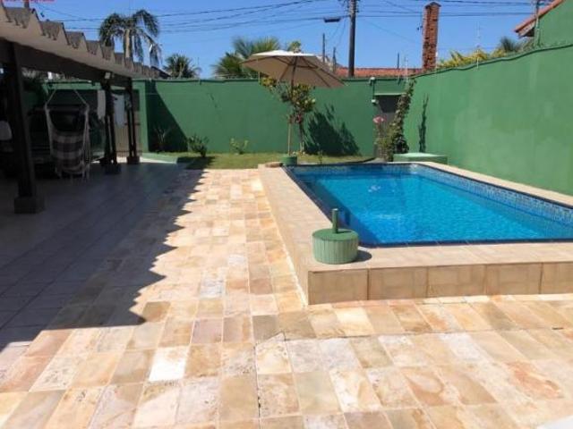 Casa com espaço 200 metros da Praia
