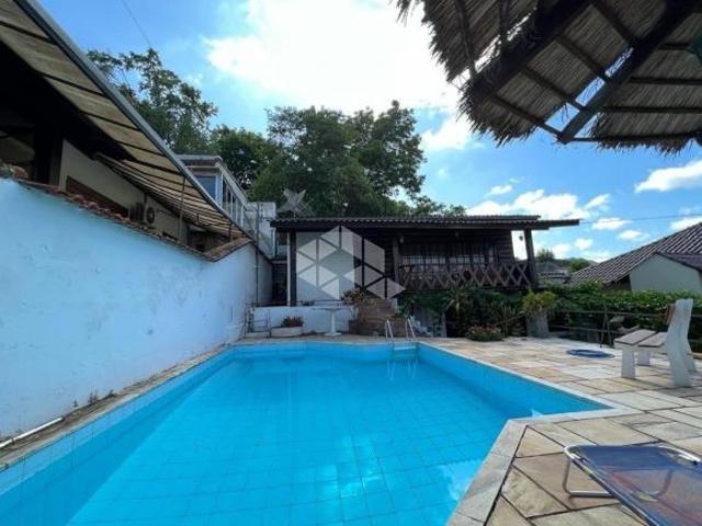 Casa com espaço comercial
