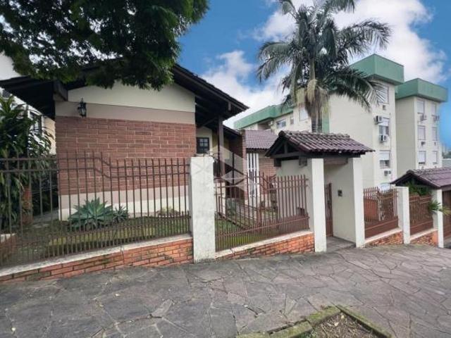 Casa com espaço comercial