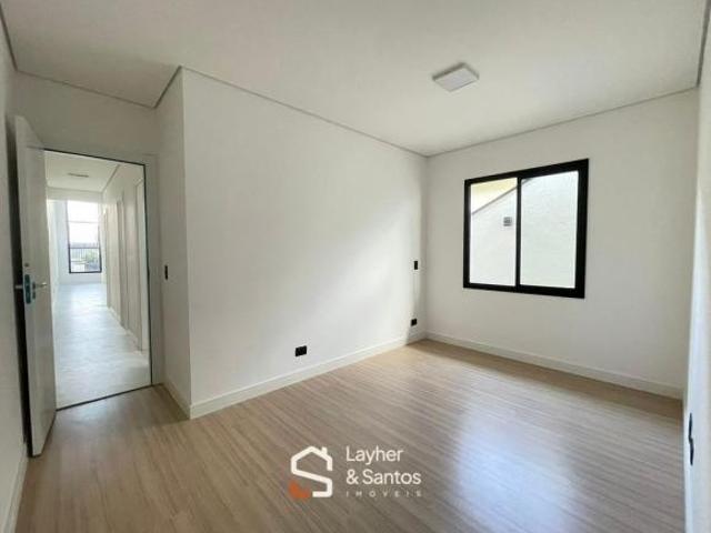 CASA COM ESPAÇO GOURMET À VENDA