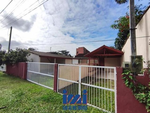 Casa com espaço de terreno e kitnet