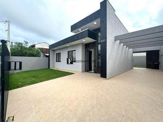 Casa com espaço de terreno e piscina em Ipanema