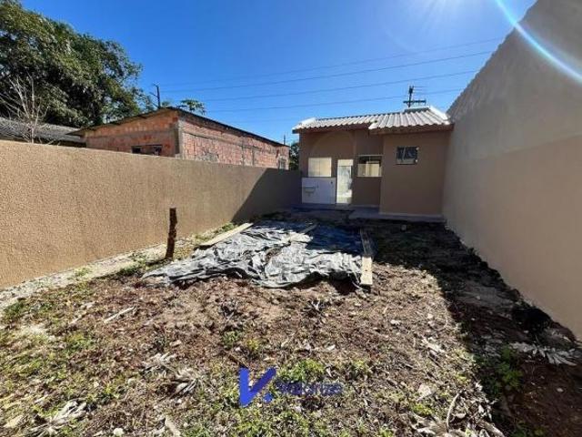 Casa com Espaço de Terreno e Suíte a Venda