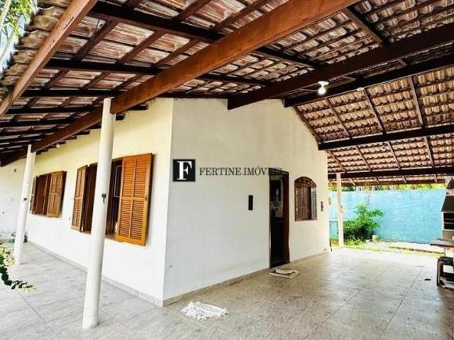 Casa com espaço de terreno No Jardim Canadá