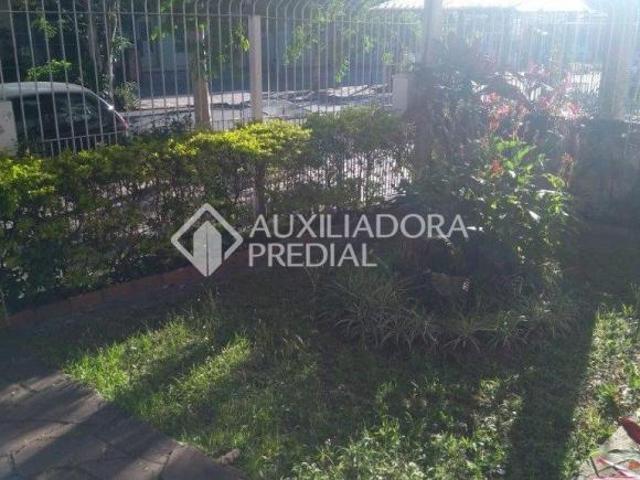 Casa com estrutura forte e boa extensão de terreno, boa para comércio