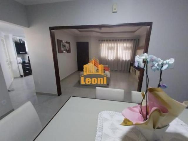 Casa com excelente acabamento e localização privilegiada