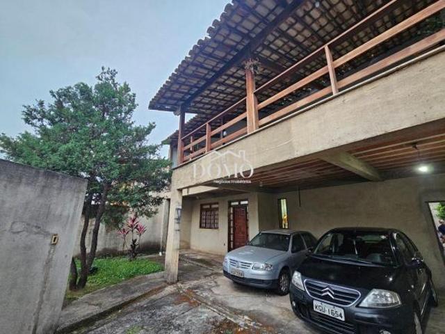 CASA COM EXCELENTE ACABAMENTO INTERNO