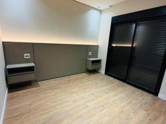 Casa com excelente acabamento no condomínio Jatobás