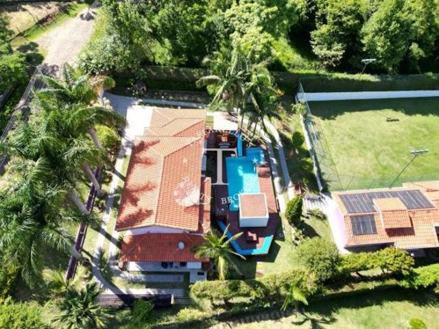 Casa com excelente acabamento pronta para entrar porteira fechada