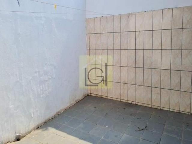 CASA COM EXCELENTE LOCALIZAÇÃO CASA COM PISCINA 03 DORMITORIOS SENDO 01 SUITE COM CLOSET