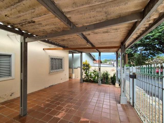 CASA COM EXCELENTE LOCALIZAÇÃO EM VALINHOS/SP