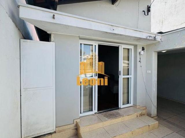 Casa com excelente localização na Vila Oriental