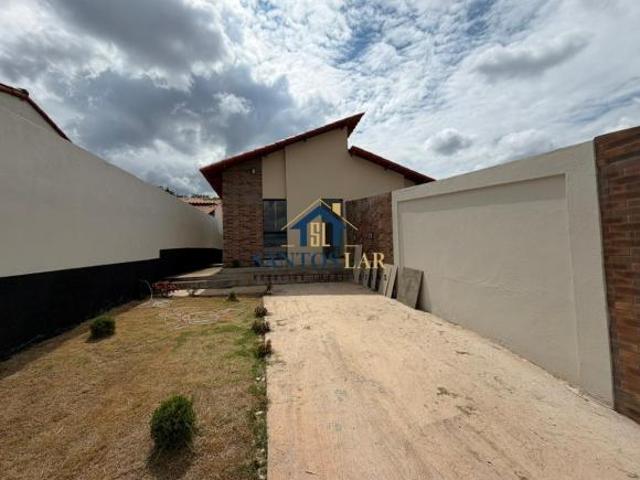 Casa com excelente localização no Bairro Novo Horizonte em Igarapé/MG