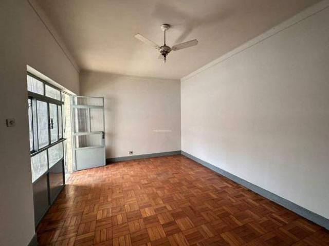 Casa com excelente localização no centro de Itaúna