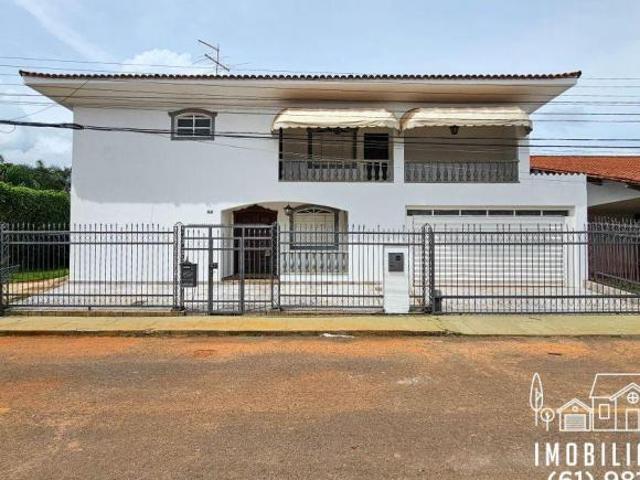 Casa com EXCELENTE LOCALIZAÇÃO para Retrofit, ESCRITÓRIO EMBAIXADA.