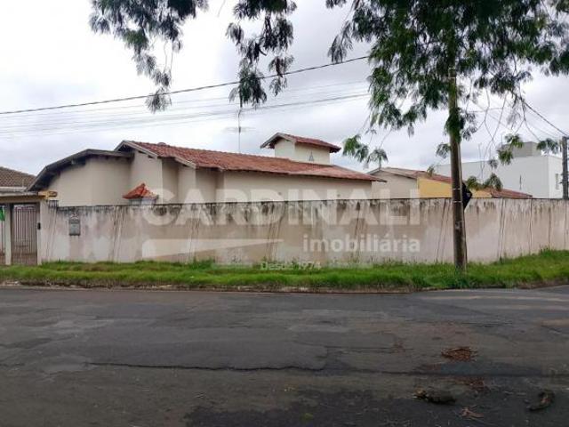 Casa com excelente localização, próximo a comércio