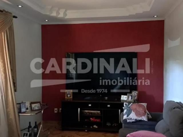 Casa com excelente localização, próximo a comércios e rodoviárias