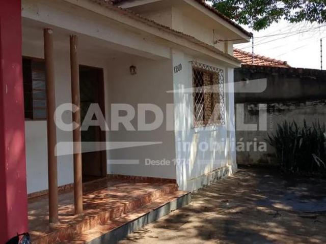 Casa com excelente localização, próximo a supermercados e comércio