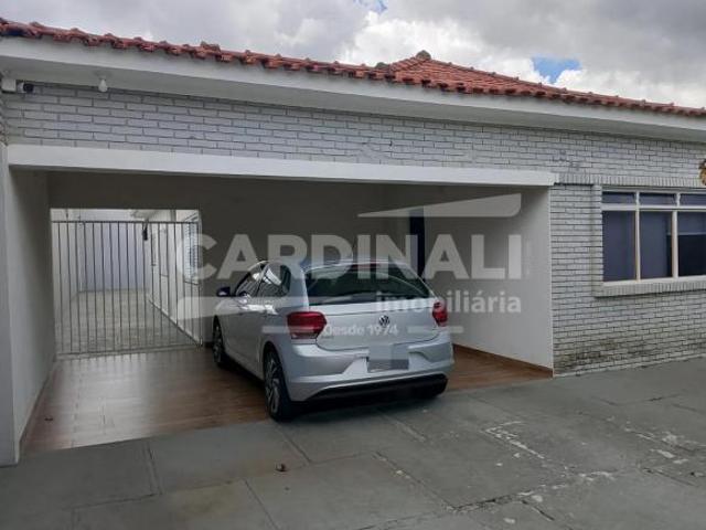 Casa com excelente localização, próximo a supermercados e comércios