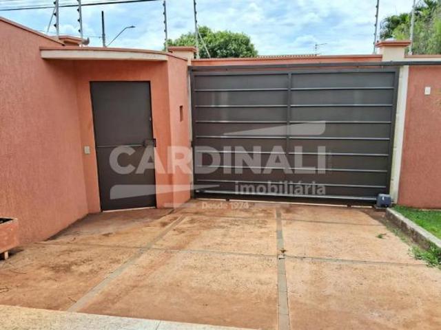 Casa com excelente localização, próximo a supermercados e escolas e creches